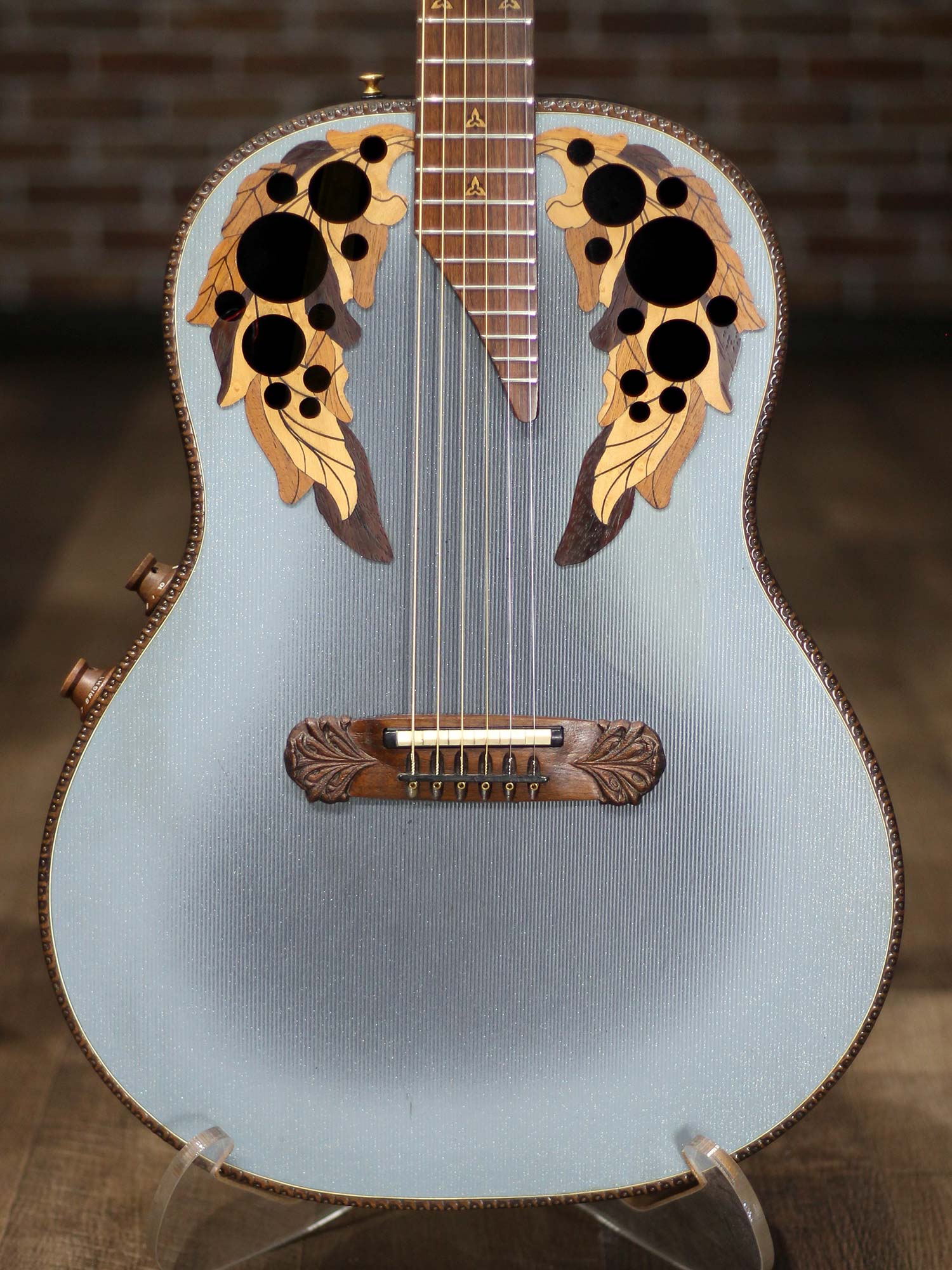 Ovation 1984 1687-8 ”Super Adamas Wood Knob”